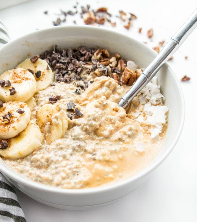 Chia and vanilla overnight oats breakfast 🥣